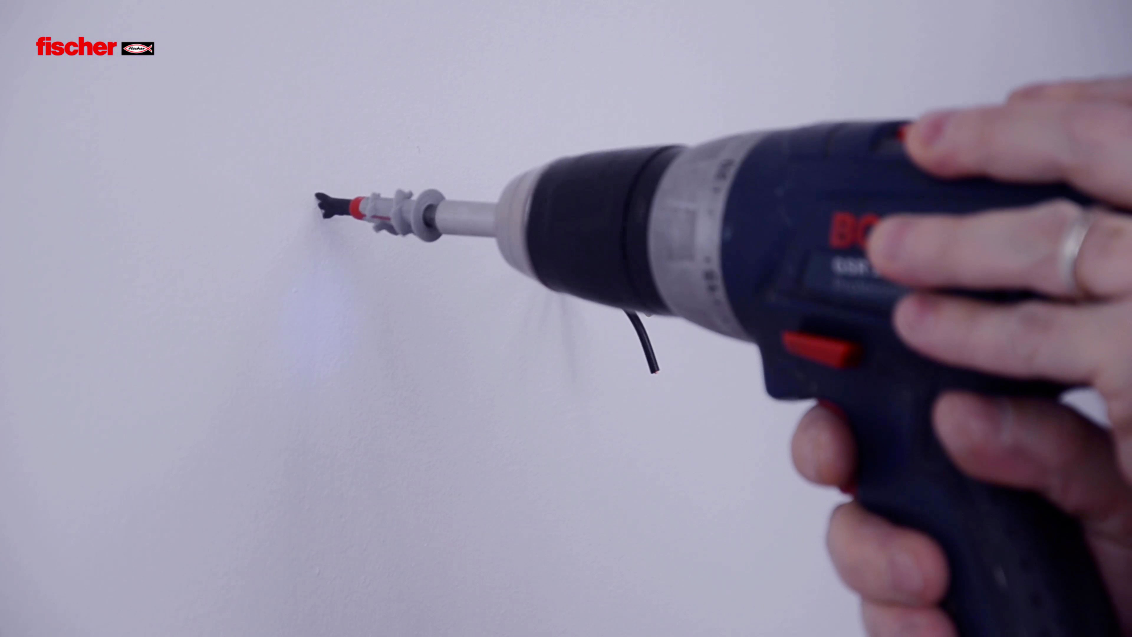 Come appendere una plafoniera su una parete di cartongesso - fischer